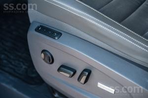 Melns Volkswagen Multivan 2024 Rīga, ar dzinēja tilpumu 1.40 L un nobraukumu 25 tūkst. km par 53500 €, foto 13 vietnē AUTOMOTO.COM.LV