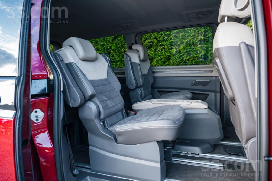 Melns Volkswagen Multivan 2024 Rīga, ar dzinēja tilpumu 1.40 L un nobraukumu 25 tūkst. km par 53500 €, foto 16 vietnē AUTOMOTO.COM.LV