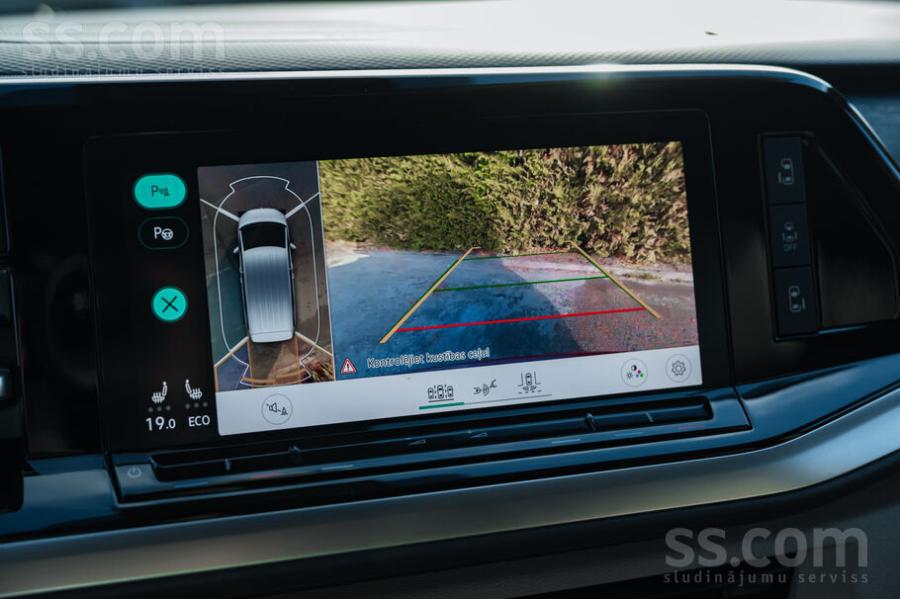 Melns Volkswagen Multivan 2024 Rīga, ar dzinēja tilpumu 1.40 L un nobraukumu 25 tūkst. km par 53500 €, foto 24 vietnē AUTOMOTO.COM.LV