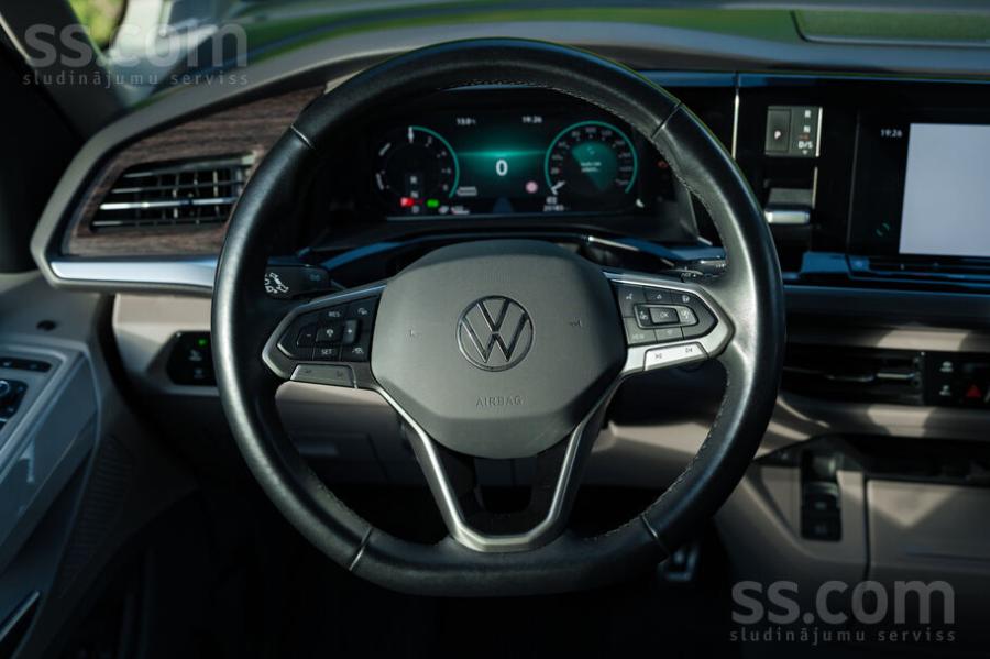 Melns Volkswagen Multivan 2024 Rīga, ar dzinēja tilpumu 1.40 L un nobraukumu 25 tūkst. km par 53500 €, foto 30 vietnē AUTOMOTO.COM.LV