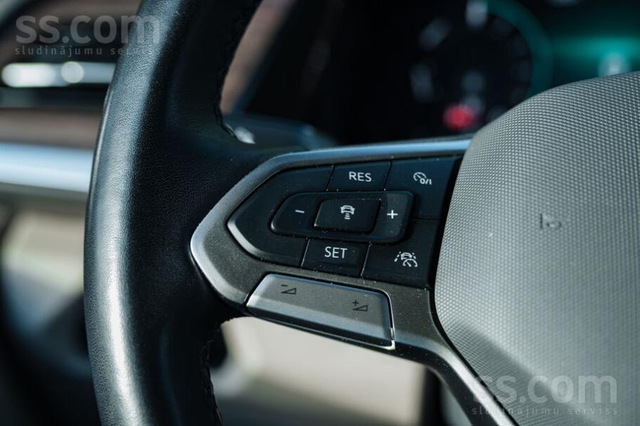 Melns Volkswagen Multivan 2024 Rīga, ar dzinēja tilpumu 1.40 L un nobraukumu 25 tūkst. km par 53500 €, foto 32 vietnē AUTOMOTO.COM.LV