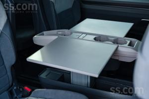 Melns Volkswagen Multivan 2024 Rīga, ar dzinēja tilpumu 1.40 L un nobraukumu 25 tūkst. km par 53500 €, foto 36 vietnē AUTOMOTO.COM.LV