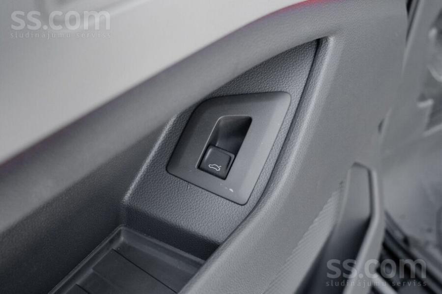 Melns Volkswagen Multivan 2024 Rīga, ar dzinēja tilpumu 2.00 L un nobraukumu 19 tūkst. km par 59900 €, foto 10 vietnē AUTOMOTO.COM.LV
