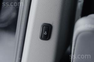 Melns Volkswagen Multivan 2024 Rīga, ar dzinēja tilpumu 2.00 L un nobraukumu 19 tūkst. km par 59900 €, foto 29 vietnē AUTOMOTO.COM.LV