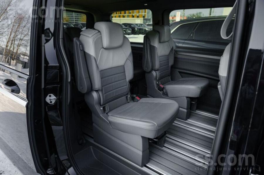 Melns Volkswagen Multivan 2024 Rīga, ar dzinēja tilpumu 2.00 L un nobraukumu 19 tūkst. km par 59900 €, foto 30 vietnē AUTOMOTO.COM.LV
