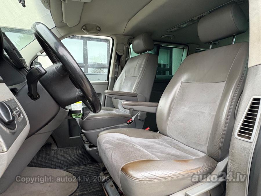 Melns Volkswagen Multivan 2006 Rapla, ar dzinēja tilpumu 2.50 L un nobraukumu 480 tūkst. km par 6500 €, foto 10 vietnē AUTOMOTO.COM.LV