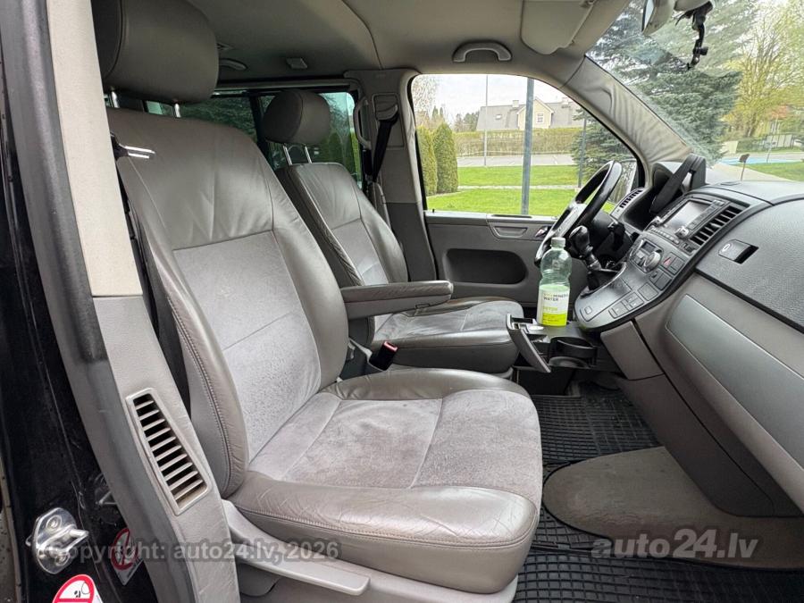 Melns Volkswagen Multivan 2006 Rapla, ar dzinēja tilpumu 2.50 L un nobraukumu 480 tūkst. km par 6500 €, foto 11 vietnē AUTOMOTO.COM.LV