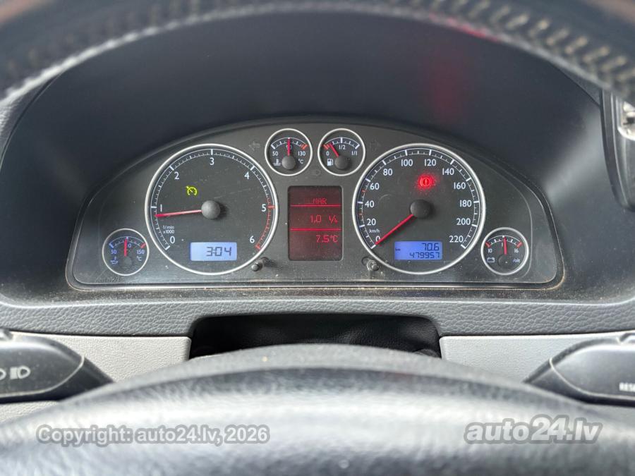 Melns Volkswagen Multivan 2006 Rapla, ar dzinēja tilpumu 2.50 L un nobraukumu 480 tūkst. km par 6500 €, foto 21 vietnē AUTOMOTO.COM.LV