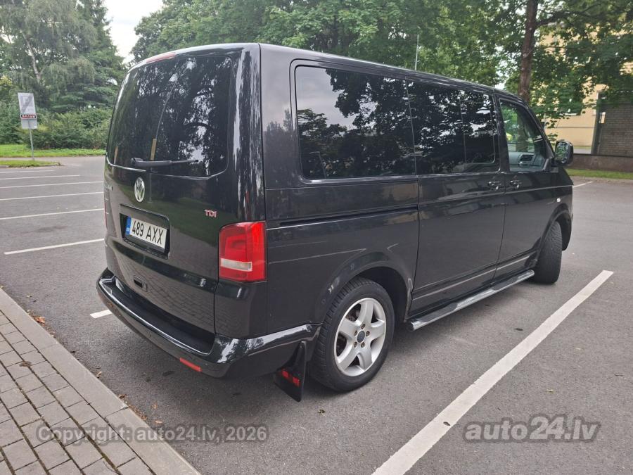 Black Volkswagen Multivan 2006 in Tallinn, with an engine capacity of 2.50 L and mileage of 368 thousand km for 5900 €, photo 5 on AUTOMOTO.COM.LV