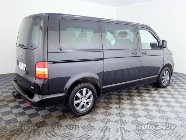 Melns Volkswagen Multivan 2008 Tallina, ar dzinēja tilpumu 2.50 L un nobraukumu 379 tūkst. km par 3999 €, foto 3 vietnē AUTOMOTO.COM.LV