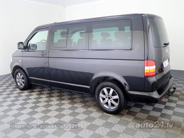 Melns Volkswagen Multivan 2008 Tallina, ar dzinēja tilpumu 2.50 L un nobraukumu 379 tūkst. km par 3999 €, foto 4 vietnē AUTOMOTO.COM.LV
