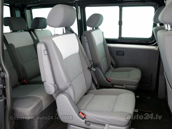Melns Volkswagen Multivan 2008 Tallina, ar dzinēja tilpumu 2.50 L un nobraukumu 379 tūkst. km par 3999 €, foto 7 vietnē AUTOMOTO.COM.LV