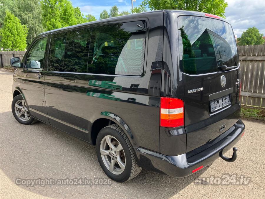 Black Volkswagen Multivan 2008 in Tartu, with an engine capacity of 2.50 L and mileage of 243 thousand km for 11900 €, photo 4 on AUTOMOTO.COM.LV