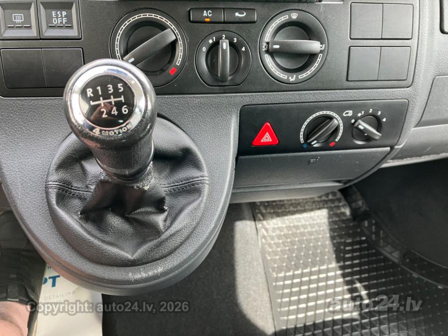 Black Volkswagen Multivan 2008 in Tartu, with an engine capacity of 2.50 L and mileage of 243 thousand km for 11900 €, photo 12 on AUTOMOTO.COM.LV