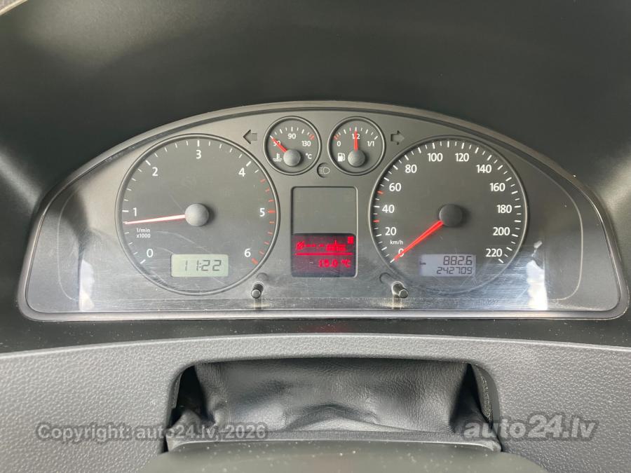 Black Volkswagen Multivan 2008 in Tartu, with an engine capacity of 2.50 L and mileage of 243 thousand km for 11900 €, photo 13 on AUTOMOTO.COM.LV