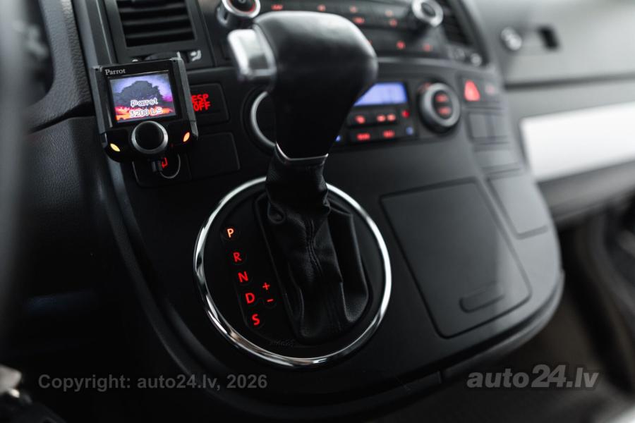 Black Volkswagen Multivan 2008 in Tallinn, with an engine capacity of 2.50 L and mileage of 160 thousand km for 10990 €, photo 22 on AUTOMOTO.COM.LV