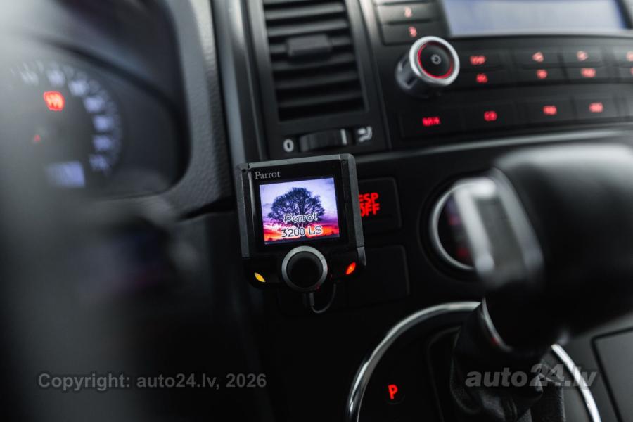Black Volkswagen Multivan 2008 in Tallinn, with an engine capacity of 2.50 L and mileage of 160 thousand km for 10990 €, photo 23 on AUTOMOTO.COM.LV