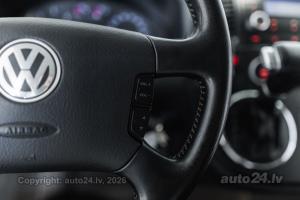 Black Volkswagen Multivan 2008 in Tallinn, with an engine capacity of 2.50 L and mileage of 160 thousand km for 10990 €, photo 29 on AUTOMOTO.COM.LV