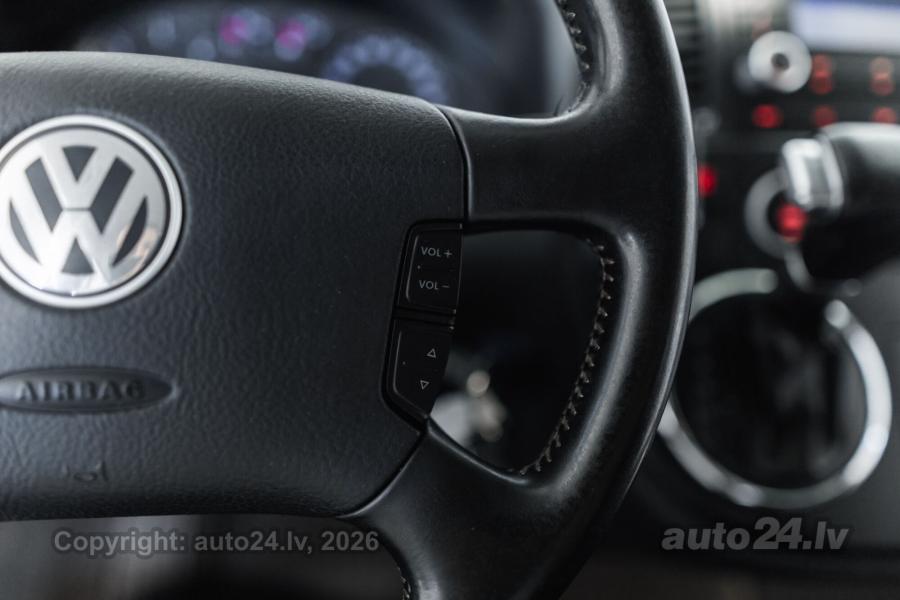 Black Volkswagen Multivan 2008 in Tallinn, with an engine capacity of 2.50 L and mileage of 160 thousand km for 10990 €, photo 29 on AUTOMOTO.COM.LV