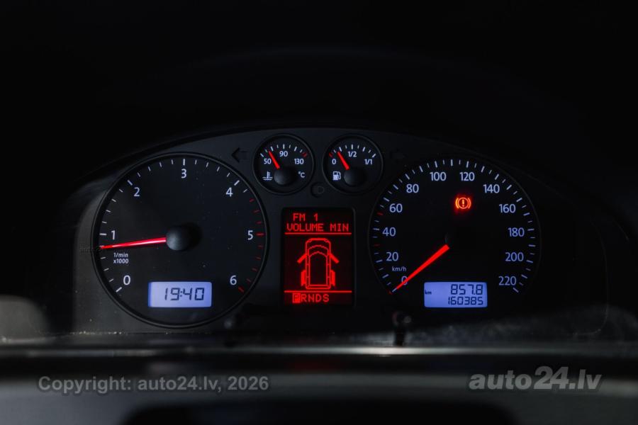 Black Volkswagen Multivan 2008 in Tallinn, with an engine capacity of 2.50 L and mileage of 160 thousand km for 10990 €, photo 30 on AUTOMOTO.COM.LV