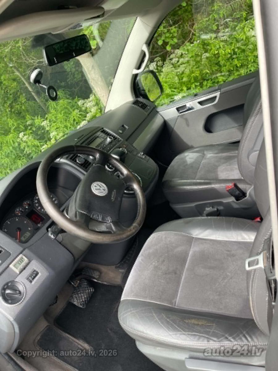 Melns Volkswagen Multivan 2008 Tallina, ar dzinēja tilpumu 2.50 L un nobraukumu 390 tūkst. km par 7800 €, foto 8 vietnē AUTOMOTO.COM.LV