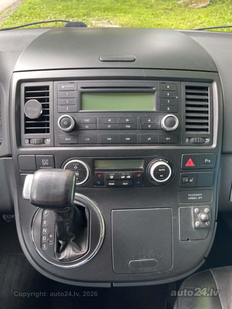 Melns Volkswagen Multivan 2008 Tallina, ar dzinēja tilpumu 2.50 L un nobraukumu 390 tūkst. km par 7800 €, foto 9 vietnē AUTOMOTO.COM.LV