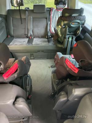Melns Volkswagen Multivan 2008 Tallina, ar dzinēja tilpumu 2.50 L un nobraukumu 390 tūkst. km par 7800 €, foto 18 vietnē AUTOMOTO.COM.LV