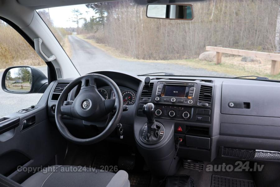 Melns Volkswagen Multivan 2010 Tallina, ar dzinēja tilpumu 2.00 L un nobraukumu 378 tūkst. km par 14500 €, foto 13 vietnē AUTOMOTO.COM.LV