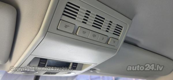 Black Volkswagen Multivan 2013 in Tartu, with an engine capacity of 2.00 L and mileage of 406 thousand km for 14990 €, photo 10 on AUTOMOTO.COM.LV