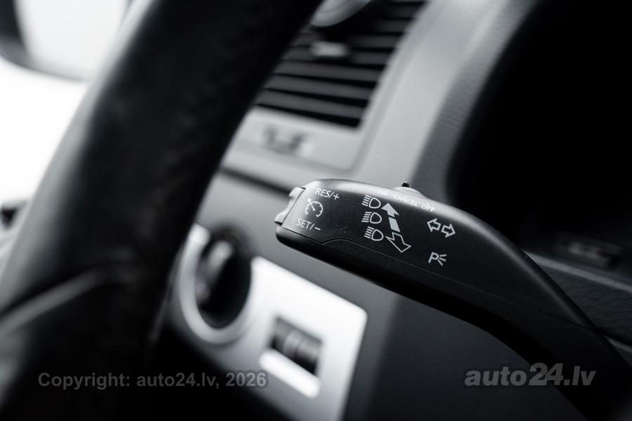Melns Volkswagen Multivan 2013 Tallina, ar dzinēja tilpumu 2.00 L un nobraukumu 210 tūkst. km par 19999 €, foto 15 vietnē AUTOMOTO.COM.LV