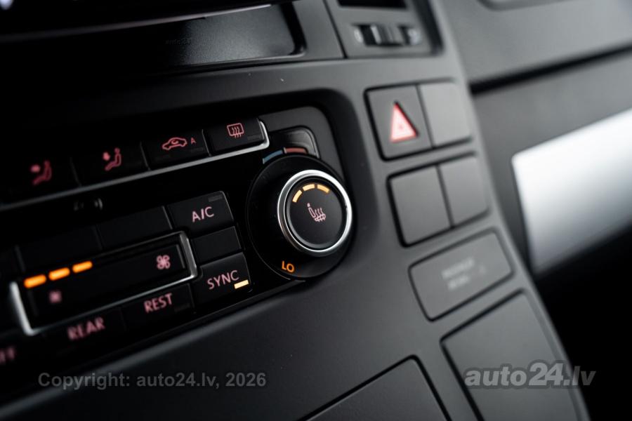 Melns Volkswagen Multivan 2013 Tallina, ar dzinēja tilpumu 2.00 L un nobraukumu 210 tūkst. km par 19999 €, foto 16 vietnē AUTOMOTO.COM.LV