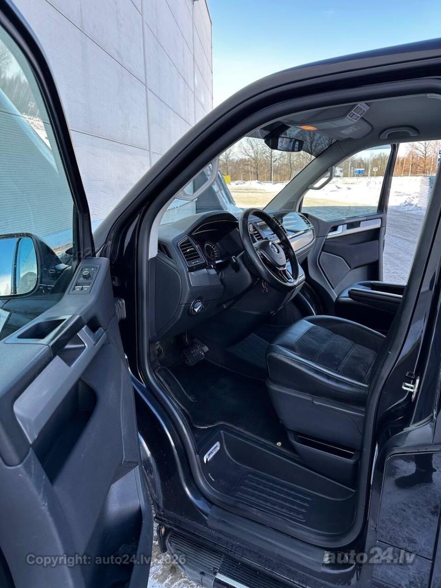 Melns Volkswagen Multivan 2016 Valga, ar dzinēja tilpumu 2.00 L un nobraukumu 379 tūkst. km par 16499 €, foto 21 vietnē AUTOMOTO.COM.LV