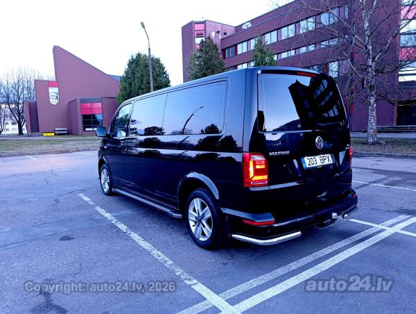 Black Volkswagen Multivan 2016 in Tallinn, with an engine capacity of 2.00 L and mileage of 345 thousand km for 19999 €, photo 4 on AUTOMOTO.COM.LV