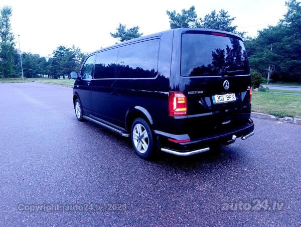 Melns Volkswagen Multivan 2016 Tallina, ar dzinēja tilpumu 2.00 L un nobraukumu 345 tūkst. km par 17999 €, foto 5 vietnē AUTOMOTO.COM.LV