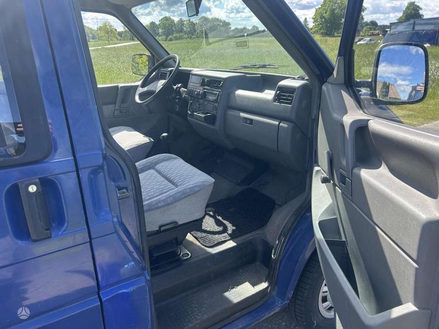 Zils Volkswagen Multivan 1993 Alīta, ar dzinēja tilpumu 2.40 L un nobraukumu 266 tūkst. km par 3100 €, foto 6 vietnē AUTOMOTO.COM.LV