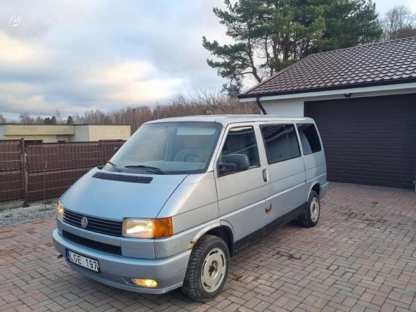 Zils Volkswagen Multivan 1994 Kretinga, ar dzinēja tilpumu 2.40 L un nobraukumu 450 tūkst. km par 1250 €, foto 2 vietnē AUTOMOTO.COM.LV