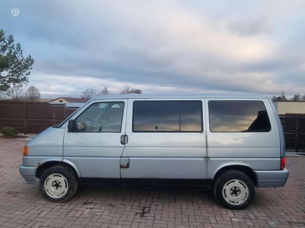 Zils Volkswagen Multivan 1994 Kretinga, ar dzinēja tilpumu 2.40 L un nobraukumu 450 tūkst. km par 1250 €, foto 6 vietnē AUTOMOTO.COM.LV