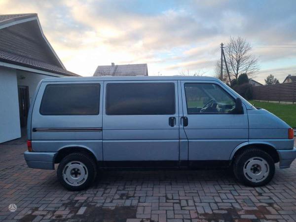 Zils Volkswagen Multivan 1994 Kretinga, ar dzinēja tilpumu 2.40 L un nobraukumu 450 tūkst. km par 1250 €, foto 7 vietnē AUTOMOTO.COM.LV