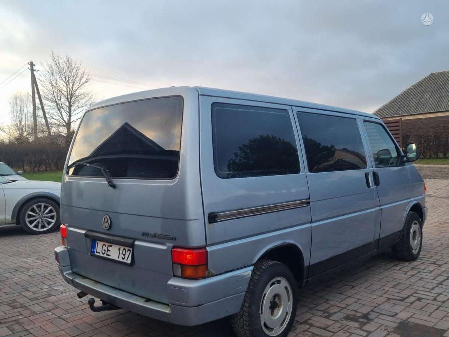 Zils Volkswagen Multivan 1994 Kretinga, ar dzinēja tilpumu 2.40 L un nobraukumu 450 tūkst. km par 1250 €, foto 8 vietnē AUTOMOTO.COM.LV