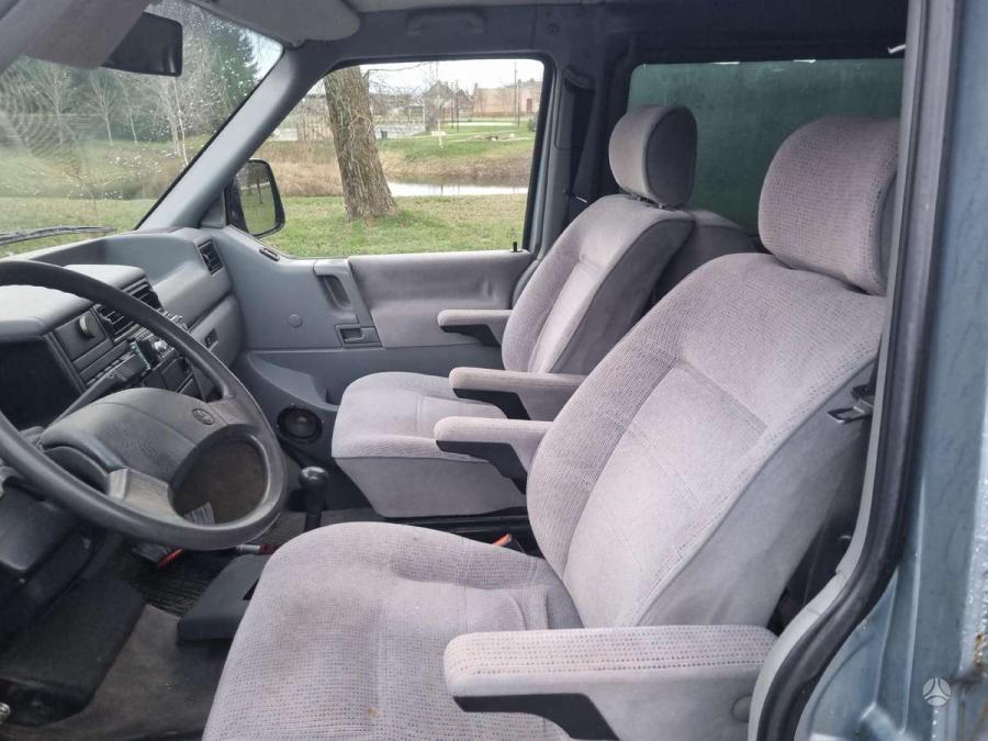 Zils Volkswagen Multivan 1994 Kretinga, ar dzinēja tilpumu 2.40 L un nobraukumu 450 tūkst. km par 1250 €, foto 13 vietnē AUTOMOTO.COM.LV