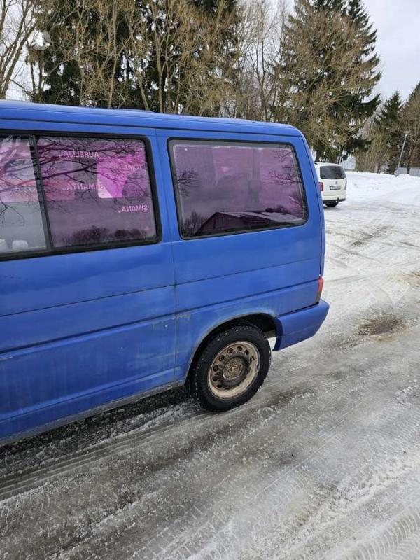 Blue Volkswagen Multivan 1995 in Silale, with an engine capacity of 1.90 L and mileage of 450 thousand km for 1500 €, photo 4 on AUTOMOTO.COM.LV