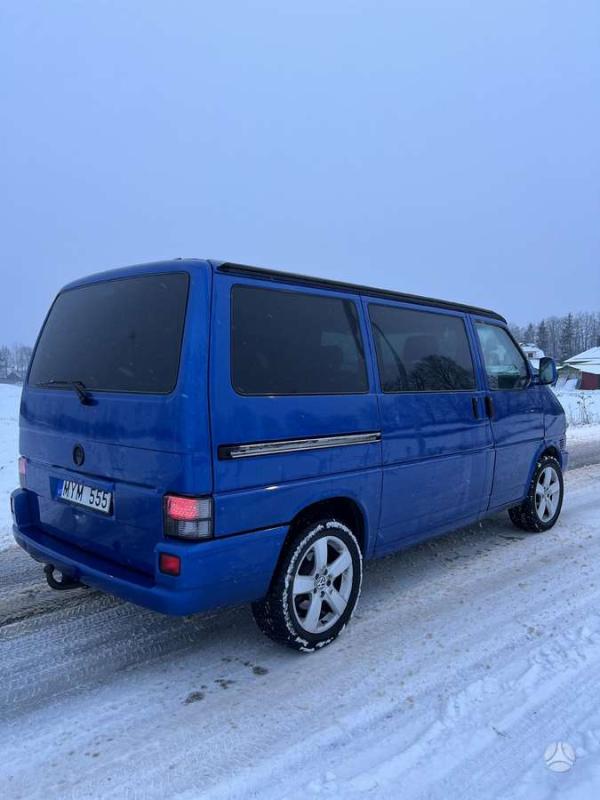 Blue Volkswagen Multivan 1999 in Salcininkai, with an engine capacity of 2.50 L and mileage of 470 thousand km for 4200 €, photo 3 on AUTOMOTO.COM.LV