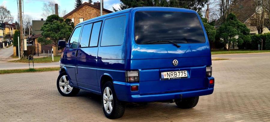 Blue Volkswagen Multivan 2000 in Vilnius, with an engine capacity of 2.50 L and mileage of 401 thousand km for 7000 €, photo 4 on AUTOMOTO.COM.LV