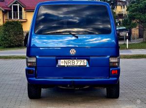 Blue Volkswagen Multivan 2000 in Vilnius, with an engine capacity of 2.50 L and mileage of 401 thousand km for 7000 €, photo 9 on AUTOMOTO.COM.LV