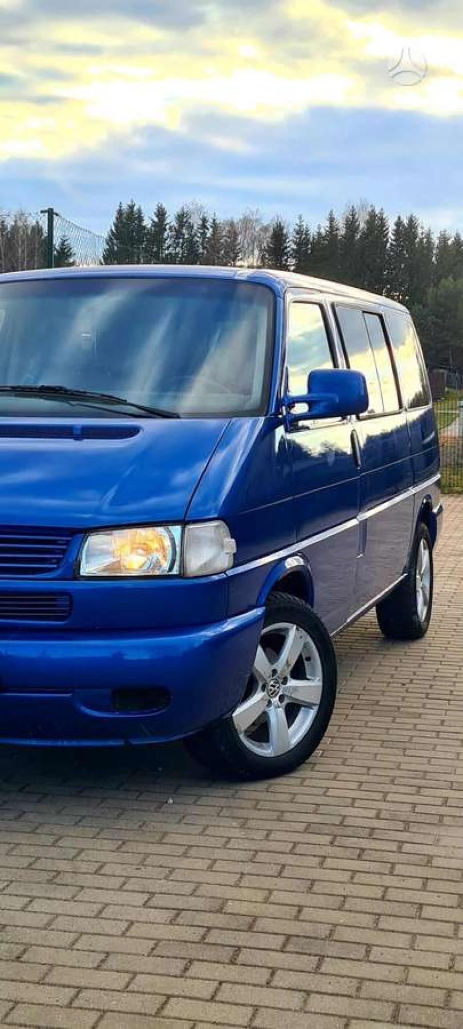 Blue Volkswagen Multivan 2000 in Vilnius, with an engine capacity of 2.50 L and mileage of 401 thousand km for 7000 €, photo 10 on AUTOMOTO.COM.LV