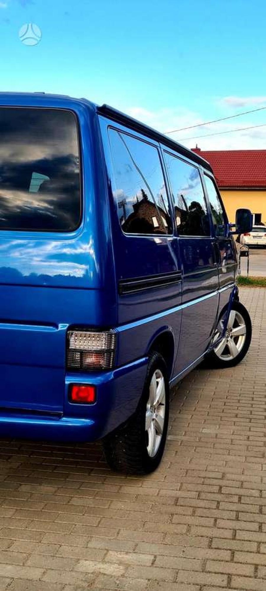 Blue Volkswagen Multivan 2000 in Vilnius, with an engine capacity of 2.50 L and mileage of 401 thousand km for 7000 €, photo 12 on AUTOMOTO.COM.LV