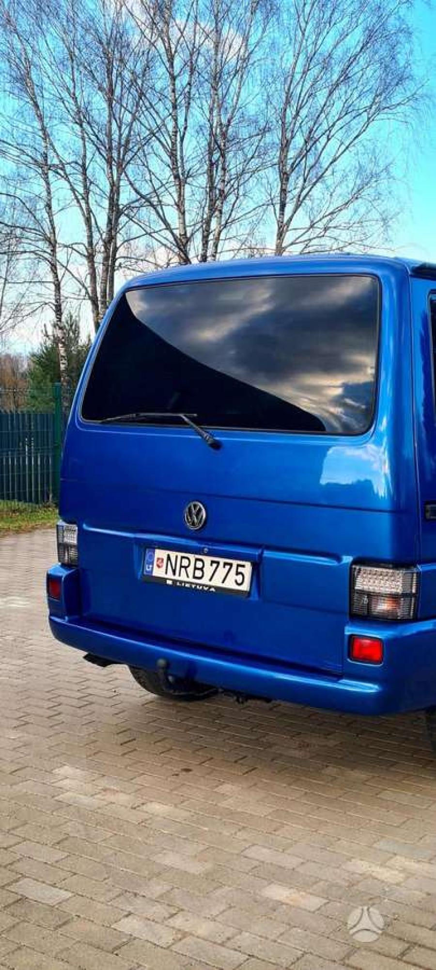 Blue Volkswagen Multivan 2000 in Vilnius, with an engine capacity of 2.50 L and mileage of 401 thousand km for 7000 €, photo 14 on AUTOMOTO.COM.LV