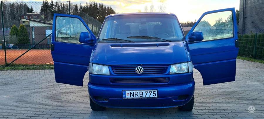Blue Volkswagen Multivan 2000 in Vilnius, with an engine capacity of 2.50 L and mileage of 401 thousand km for 7000 €, photo 18 on AUTOMOTO.COM.LV
