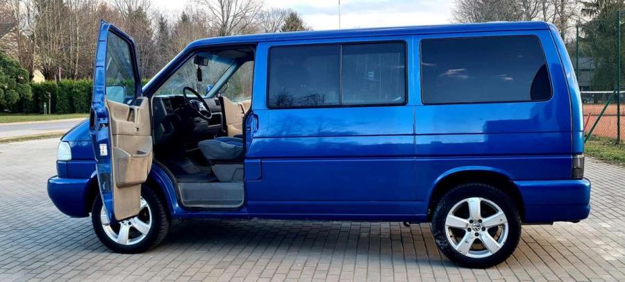 Blue Volkswagen Multivan 2000 in Vilnius, with an engine capacity of 2.50 L and mileage of 401 thousand km for 7000 €, photo 20 on AUTOMOTO.COM.LV