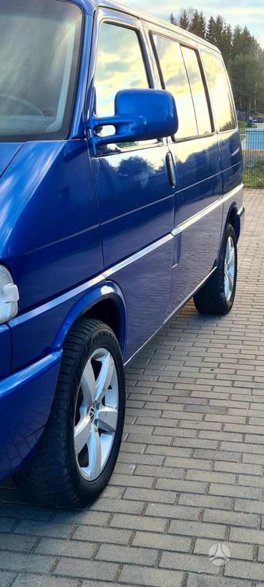Blue Volkswagen Multivan 2000 in Vilnius, with an engine capacity of 2.50 L and mileage of 401 thousand km for 7000 €, photo 28 on AUTOMOTO.COM.LV